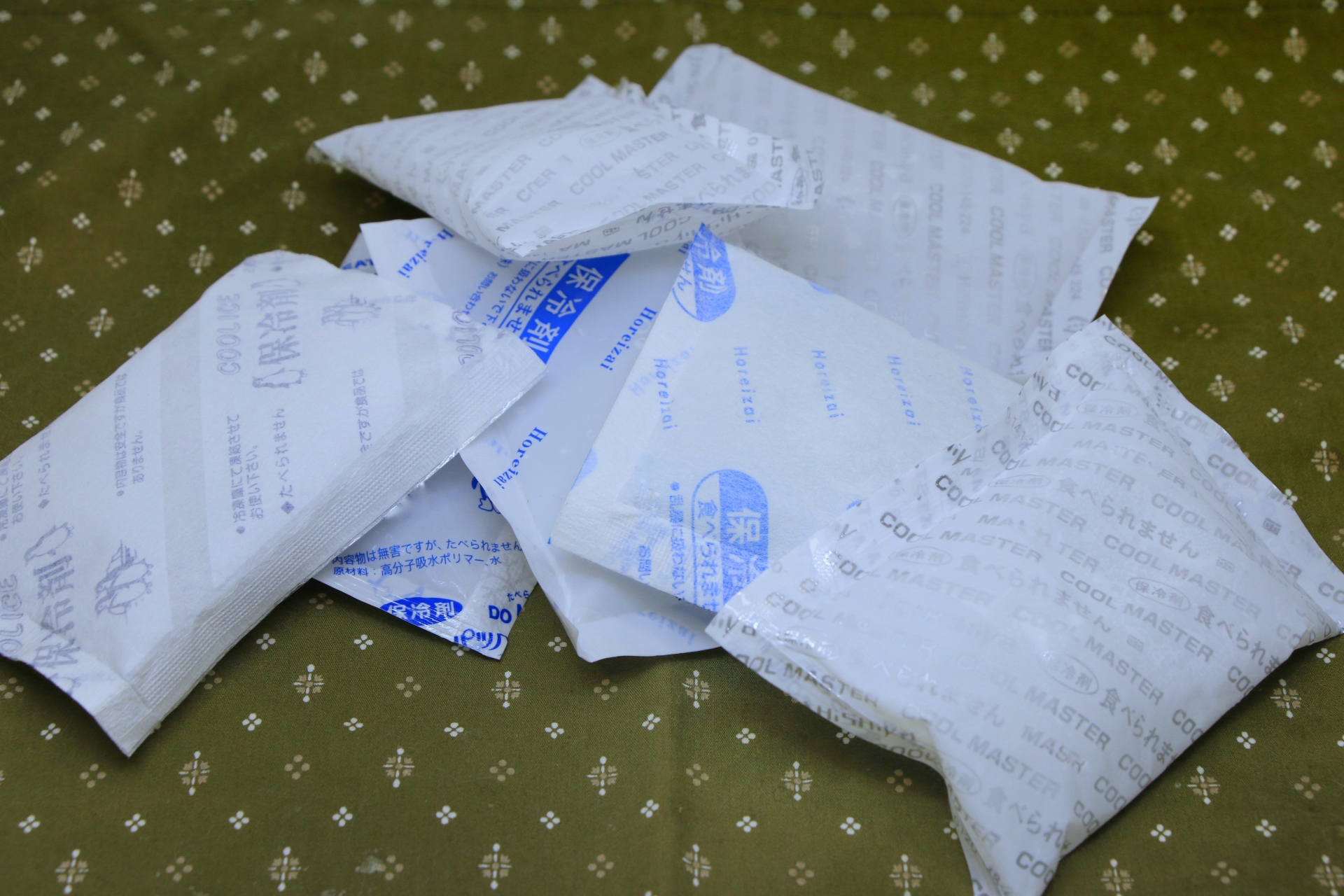 保冷剤の仕組みと使い方徹底解説！寿命や成分も詳しく紹介｜食品パッケージカフェ
